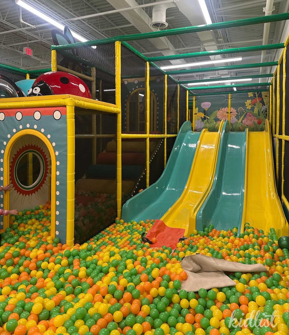 New! Kids Play Hive in Des Plaines