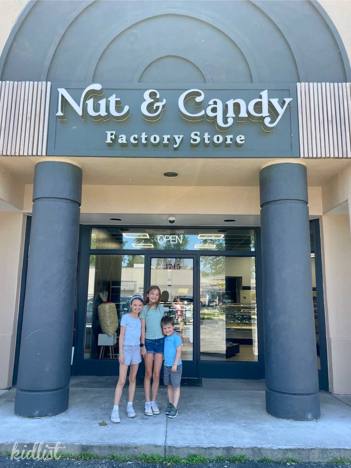 Enjoy the Sweetest Tours at Illinois Nut & Candy in Skokie