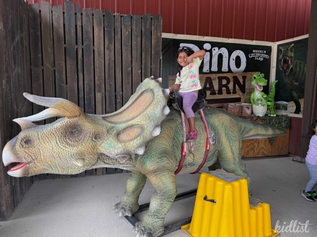 Dino Outbreak & Unicorn Wonder at Siegel's Cottonwood Farm